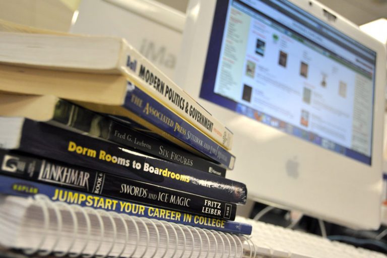 Electronic textbooks viable alternative to pricey hard copies? – Daily ...