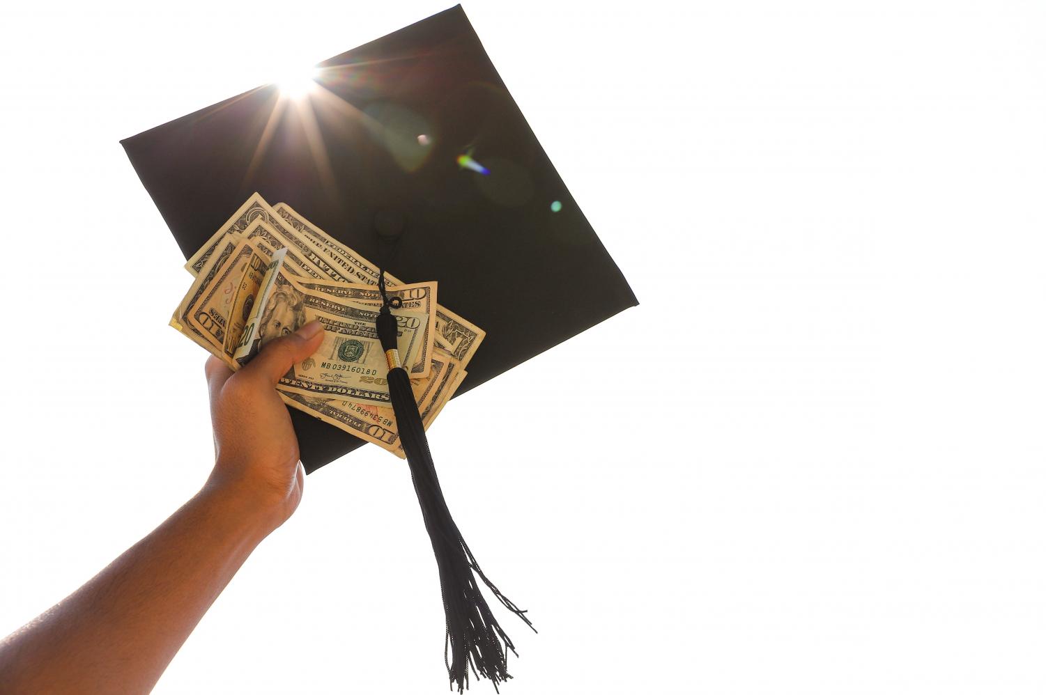 Graduating CSUN students continue to pay graduation fee despite ...