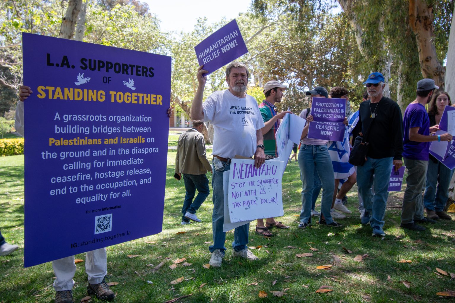 Dueling Israeli-Palestinian protesters clash at UCLA – Daily Sundial