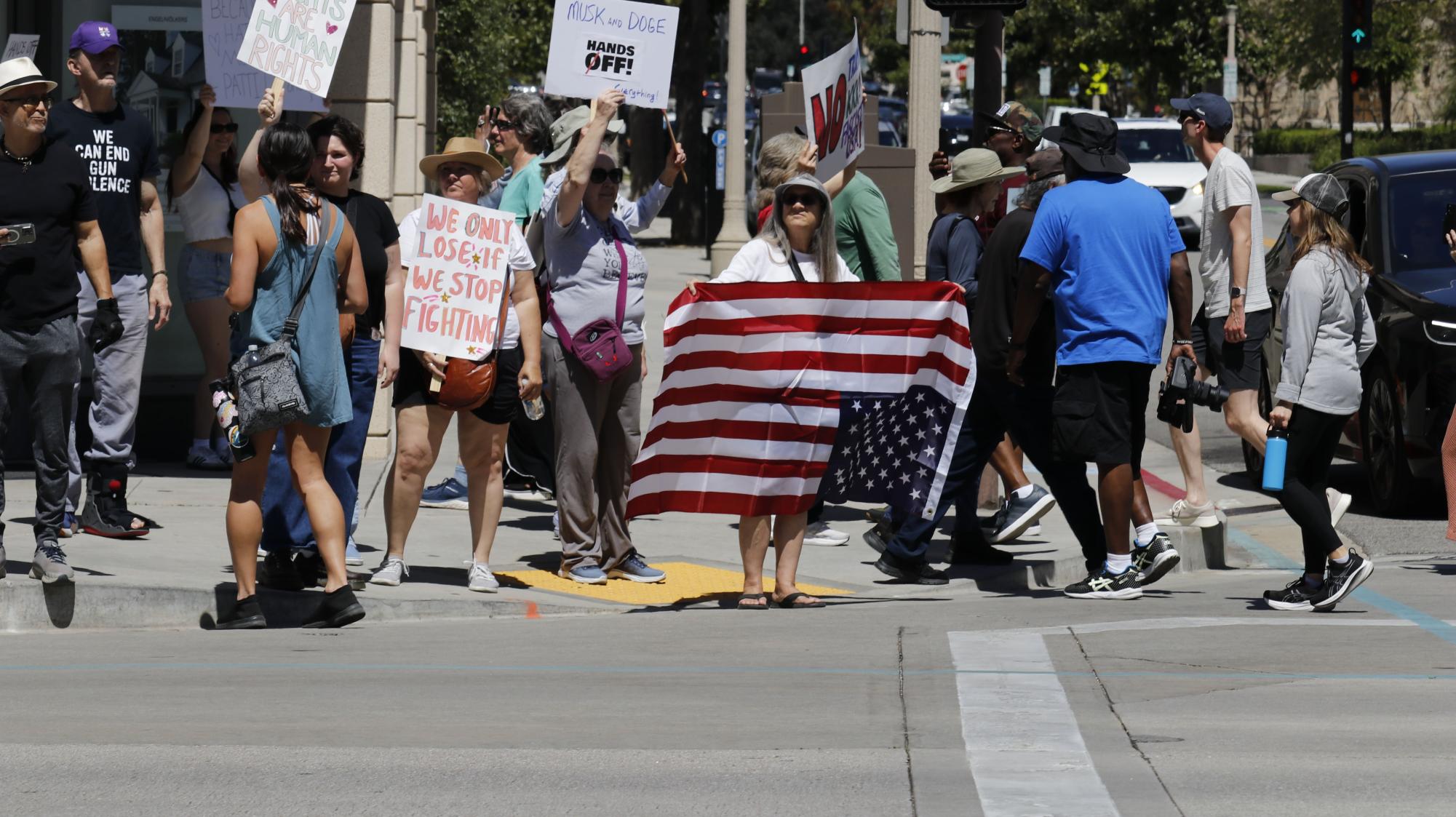 BREAKING: “Hands Off!” rallies take place across the nation – Daily Sundial