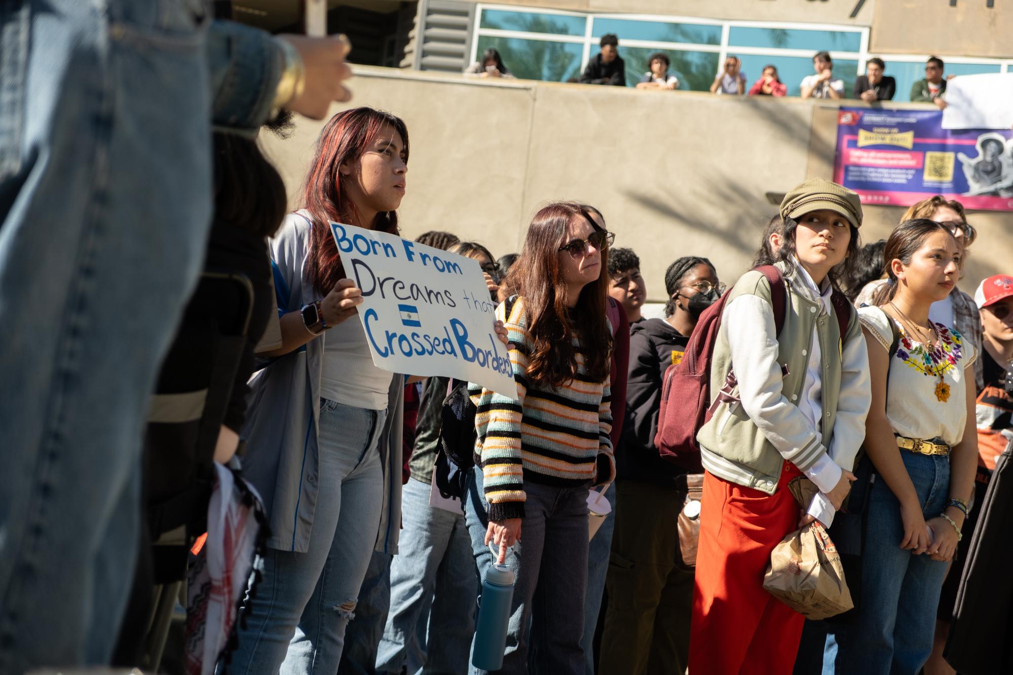 CSUN students rally for ‘ICE out of 818’ – Daily Sundial
